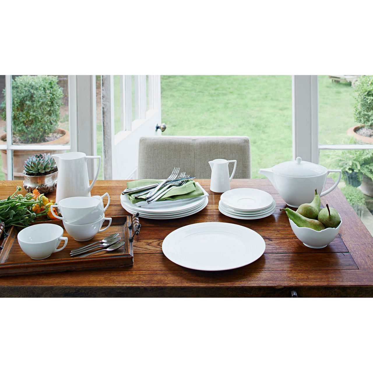 WEDGWOOD White Sauce Jug Stand/Plate 18cm