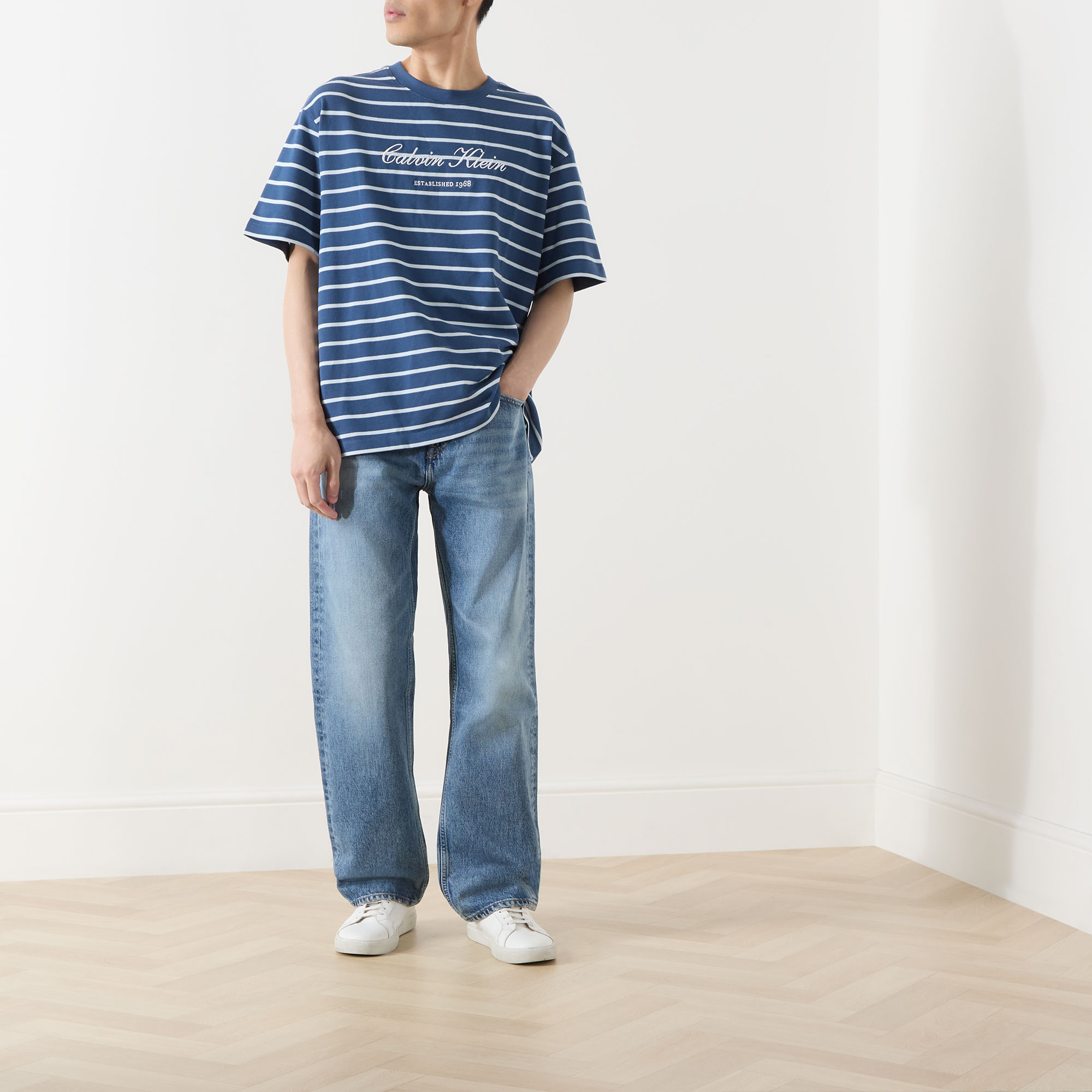 90s Mid-Rise Straight Leg Jeans