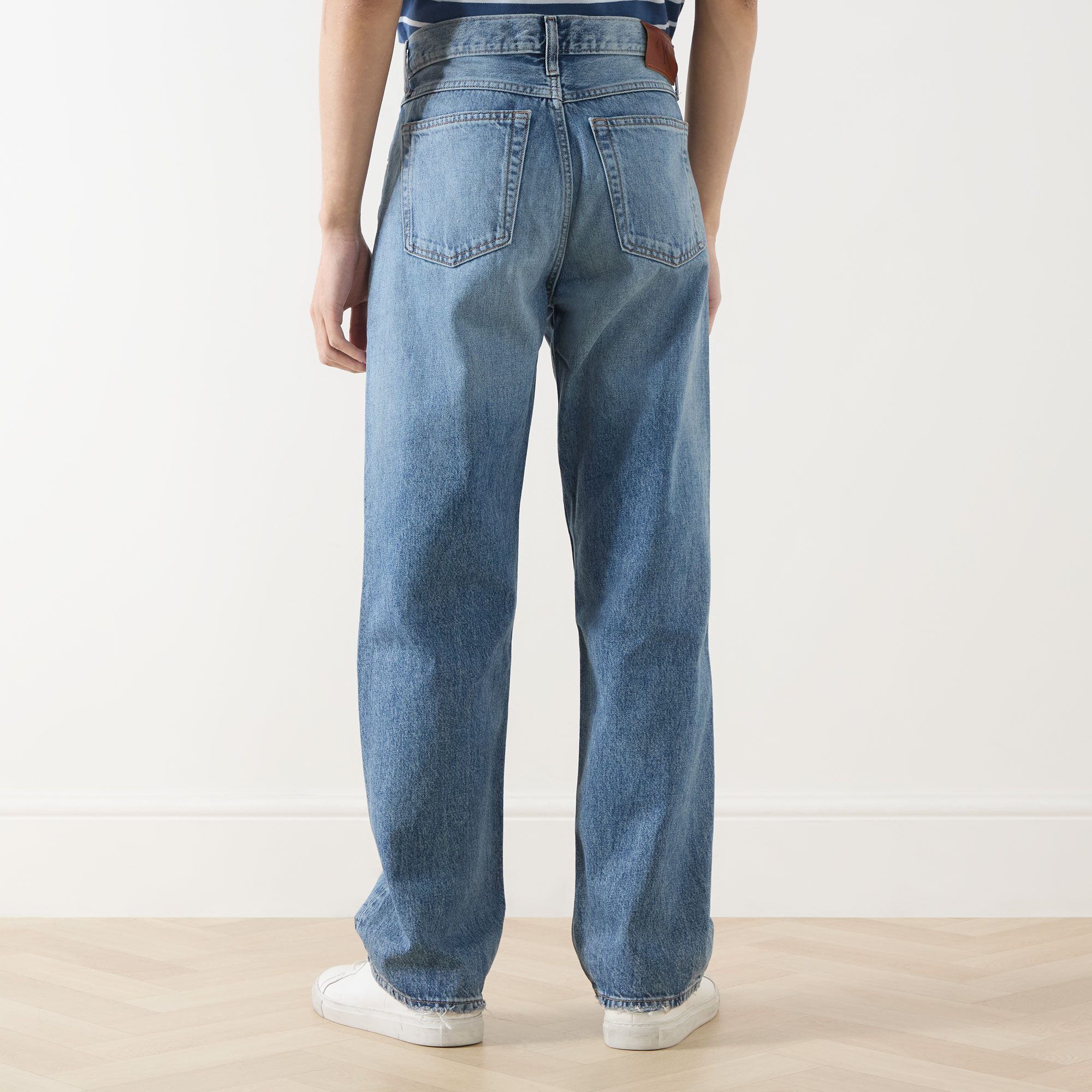 90s Mid-Rise Straight Leg Jeans