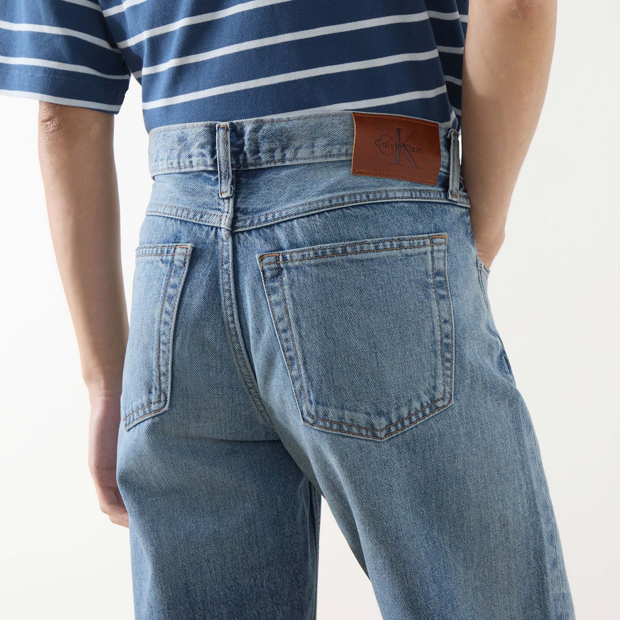 90s Mid-Rise Straight Leg Jeans
