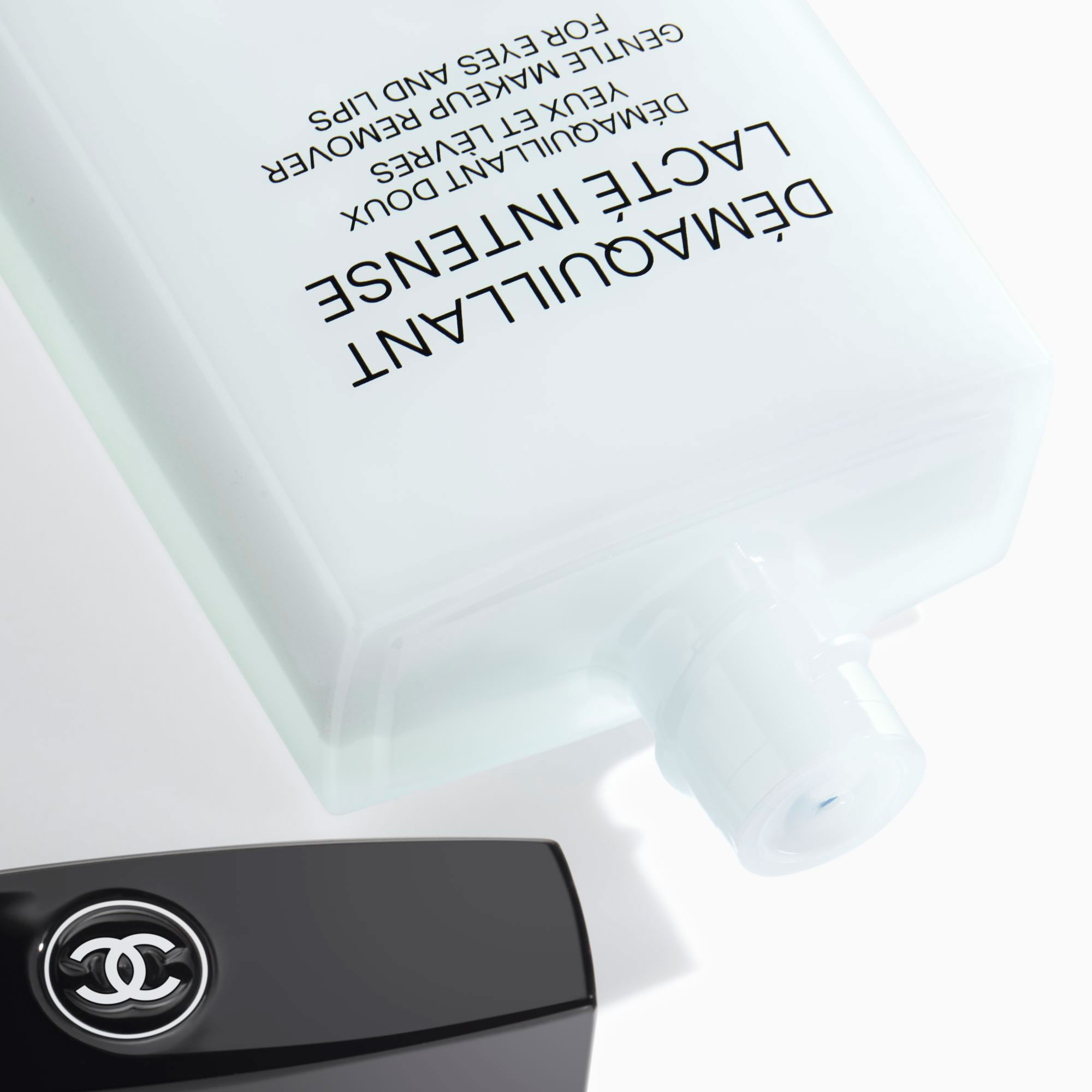 Gentle Makeup Remover for Eyes and Lips